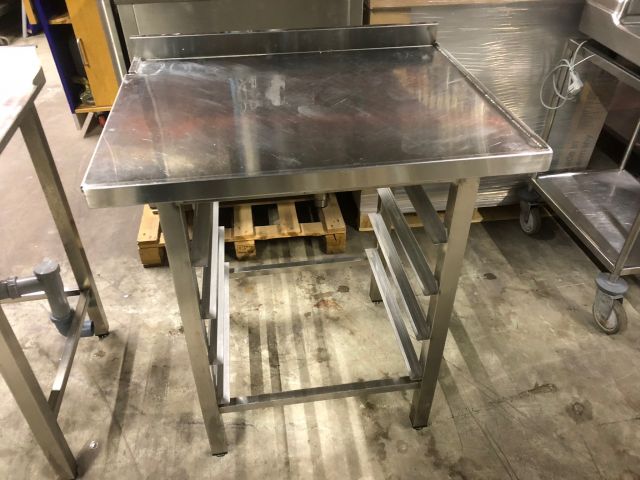Small dispensing bench with guides for washing baskets - PS Auction ...