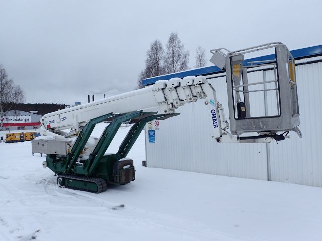 Caterpillar boom lift with support legs - PS Auction - We value the ...