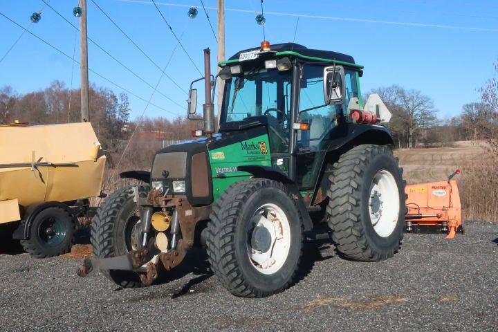 Tractor Valtra Valmet 700 -00 - PS Auction - We value the future ...