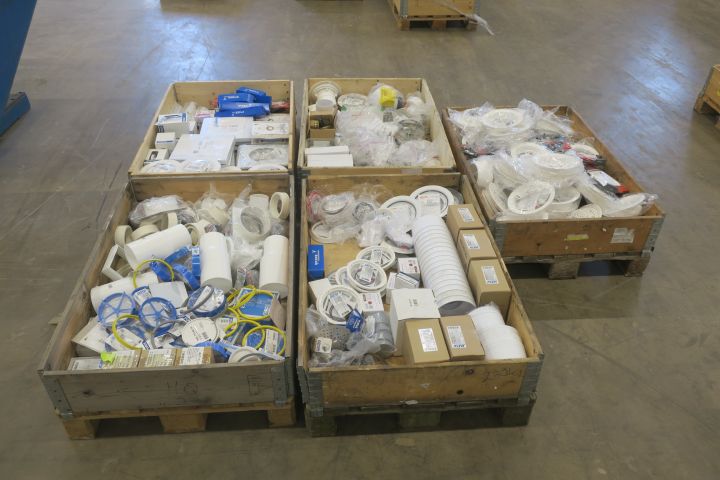 Assortment with floor drain accessories etc. JAFO, Purus - PS Auction ...
