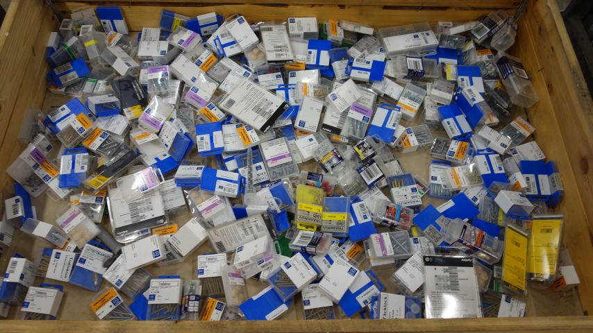 Screw Assortment - PS Auction - We value the future - Largest in net ...