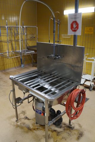 Flushing bench with waste grinder - PS Auction - We value the future ...