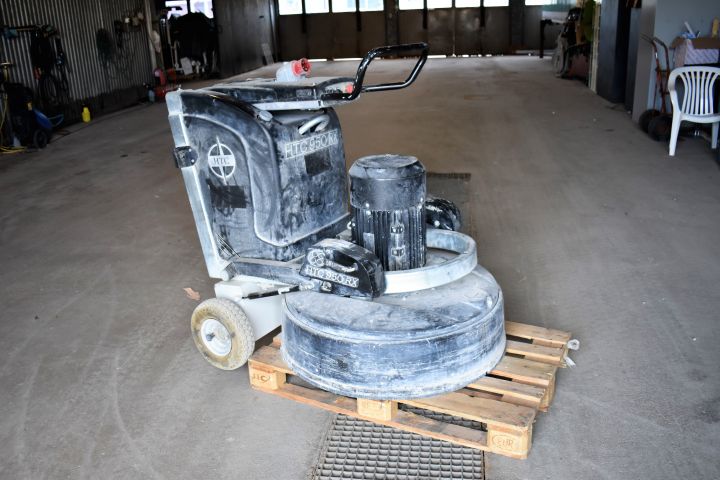 Radio controlled concrete grinder HTC 950 RX -14 - PS Auction - We ...