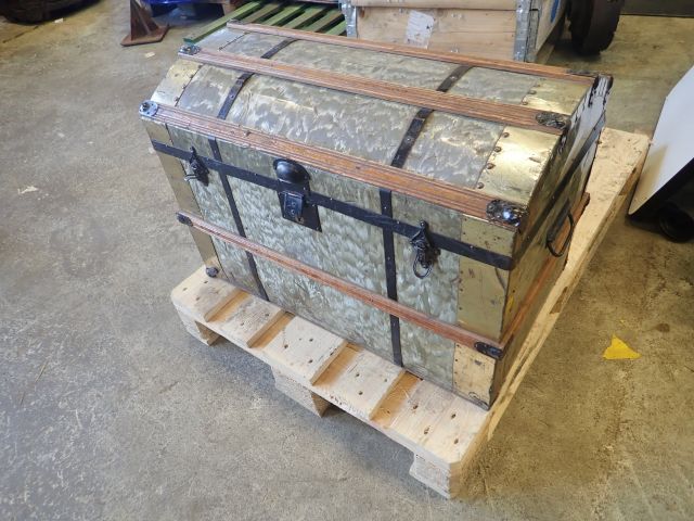 America trunk - PS Auction - We value the future - Largest in net auctions