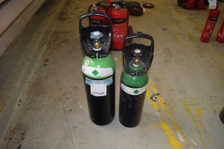 Friköpta flaskor Argon & Mison 18, 2 st - Auktioner online ...