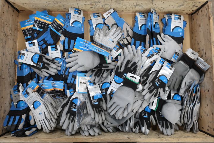 Assortment with work gloves Novipro - PS Auction - We value the future ...