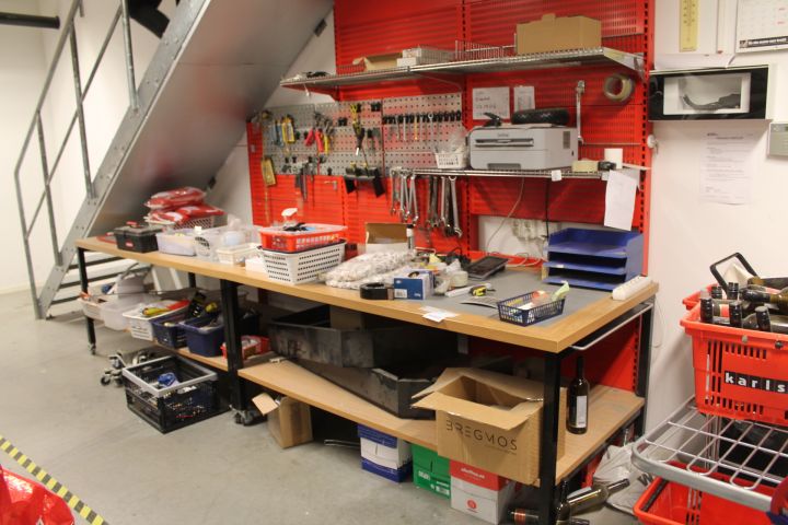 Tool board, table, hand tools - PS Auction - We value the future ...