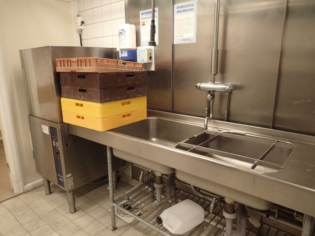 industrial dishwasher Electrolux WashTech 60 and sink - PS Auction - We ...