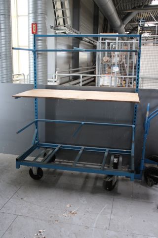 10st vagnar med hyllplan - Auktioner online - Nätauktioner ...