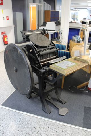 Antique printing machine with many accessories - PS Auction - We value ...
