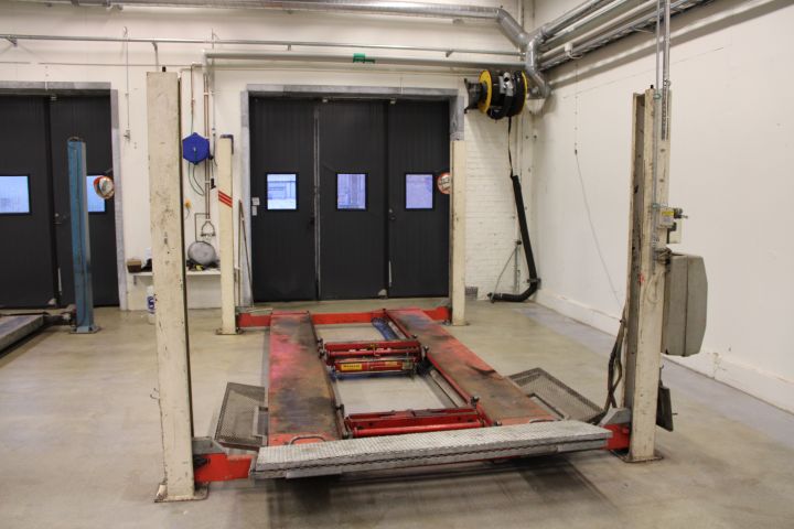 Car lift, 4-pillar lift Stenhöj 3500kg -81 - PS Auction - We value the ...