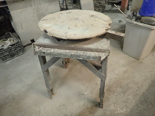 Manual spinning table - PS Auction - We value the future - Largest in ...