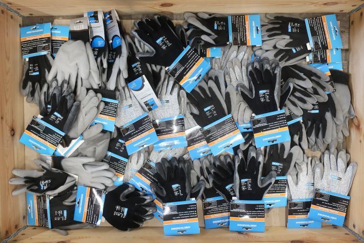 Assortment with work gloves Novipro - PS Auction - We value the future ...