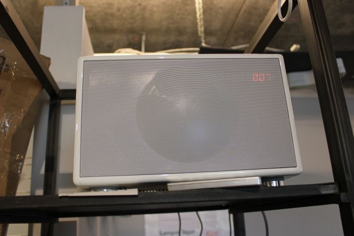 Speaker / Radio Geneva with remote control - PS Auction - We value the ...