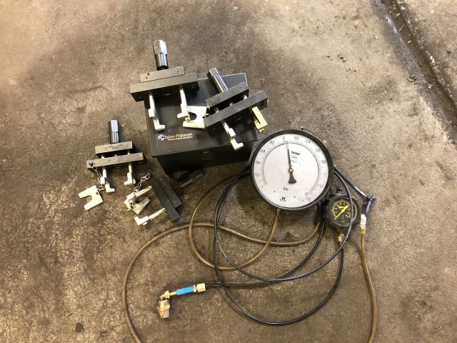 Several SAAB tools and measuring instruments - PS Auction - We value ...