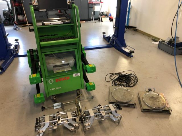 Wheel alignment machine BOSCH FWA 4435 - PS Auction - We value the ...