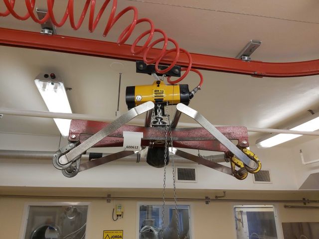 Roof winch truck air Atlas Copco 250 kg (Årsta) - PS Auction - We value ...