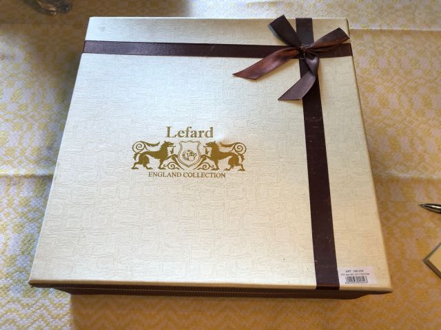 Box with serving dish from Lefard England Collection - PS Auction - We ...