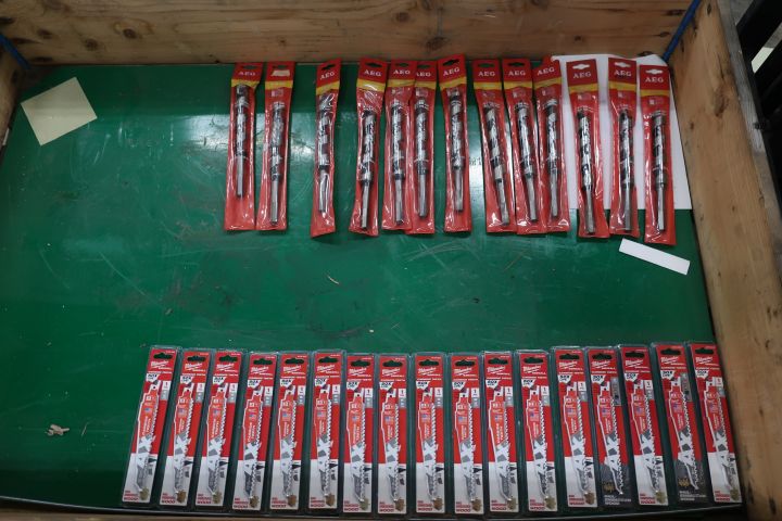 Sortiment med Borr och sågblad, Milwaukee, AEG - Auktioner online ...