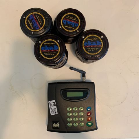 Puck system for a restaurant with 30 pucks - PS Auction - We value the ...