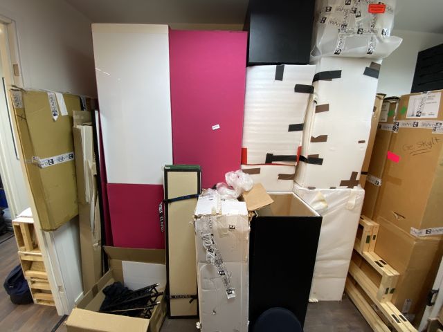 Podiums and props - PS Auction - We value the future - Largest in net ...