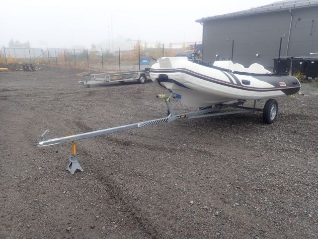 Inflatable boat SUZUMAR with associated boat trailer - PS Auction - We ...