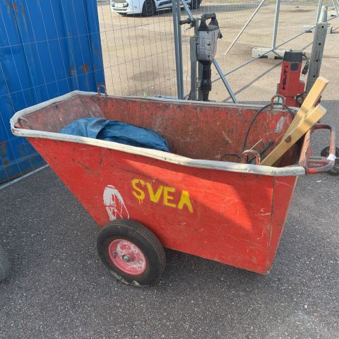 Waste container Starke Arvid 750 with mixed tools - PS Auction - We ...