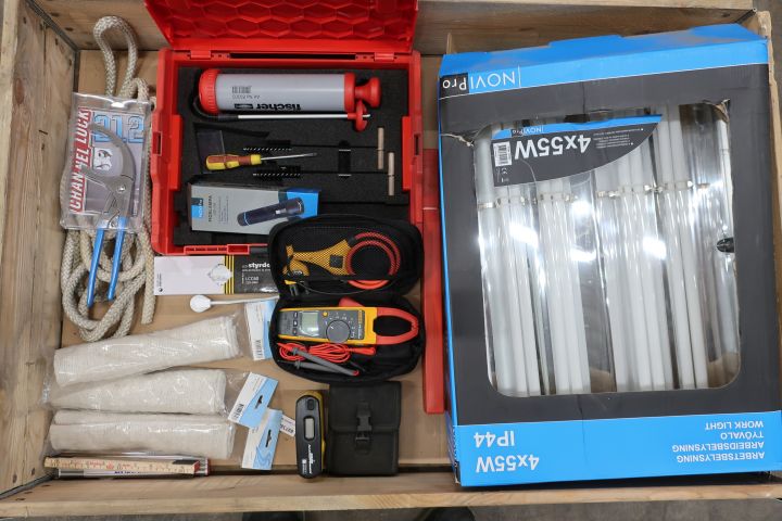 Work lamp, current clamp Fluke and LED flashlight Novipro etc - PS ...
