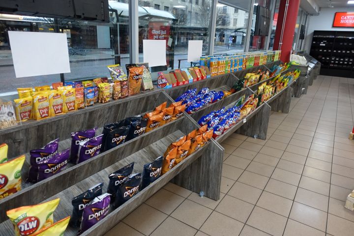 Godis/varuhylla 12 m - Auktioner online - Nätauktioner ...