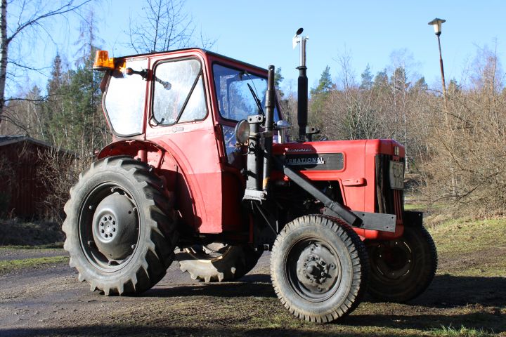 Tractor with loader - International McCormick B414 -1964 - PS Auction ...