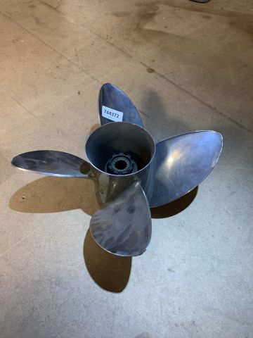 Propeller Mercury Marine Bravo 22P Right rotating - PS Auction - We ...
