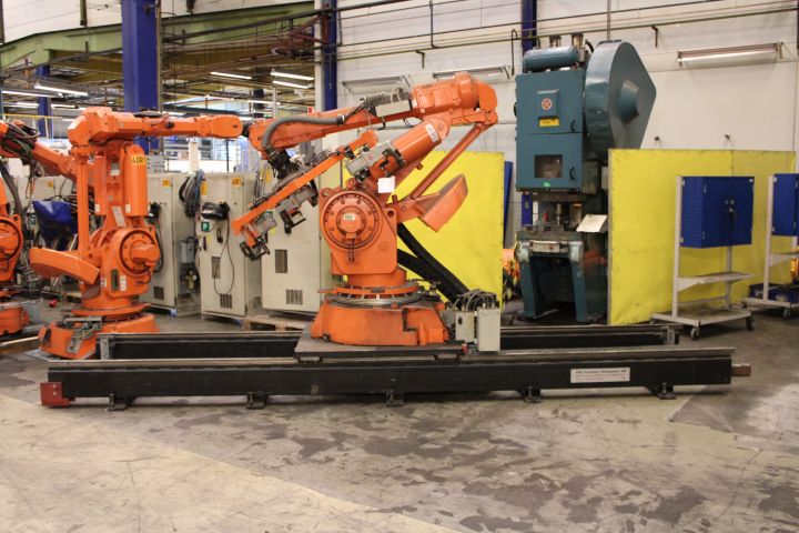 Industrial robot ABB IRB 6400 2.4 / 150 incl 5 meter track - PS Auction ...