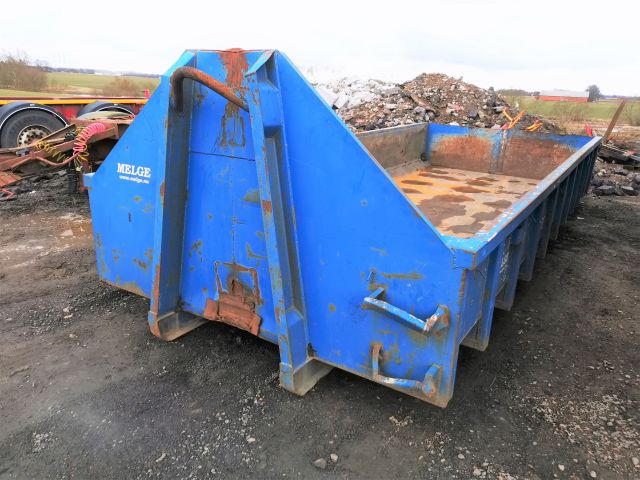 Demountable platform 12 m3 with leaves - PS Auction - We value the ...