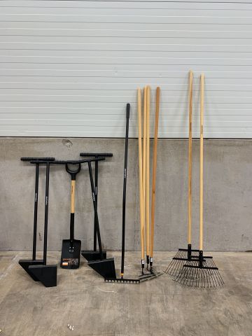 Assortment with Fiskars garden tools - PS Auction - We value the future ...