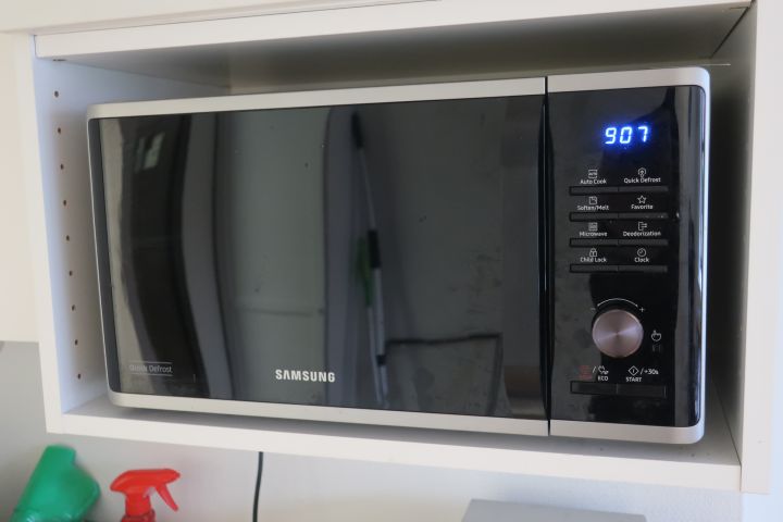 Köksutrustning - Samsung Mikrovågsugn, termos, vattenkokare och porslin ...