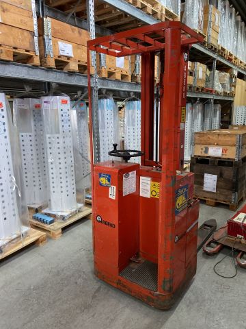 Stand stacker ABEKO with charger - PS Auction - We value the future ...