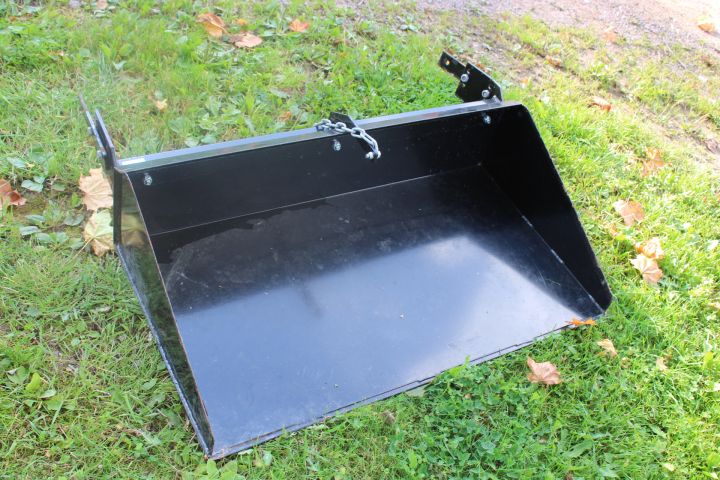 Bucket for riding lawn mower, Sweeper - PS Auction - We value the ...