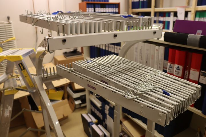 2 Drawing racks - PS Auction - We value the future - Largest in net ...