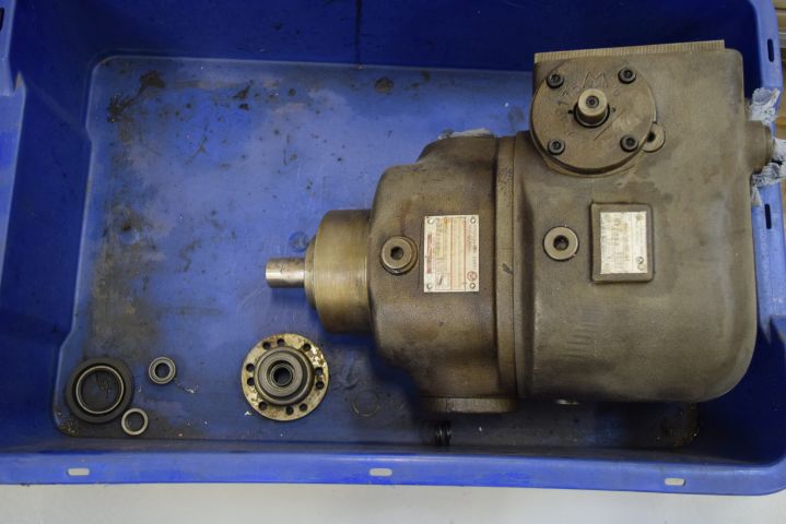 Electric motor with gear Hydromatic GMBH ULM ARV K 28 MA - PS Auction ...
