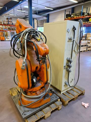 ABB Robot med styrskåp - Auktioner online - Nätauktioner ...