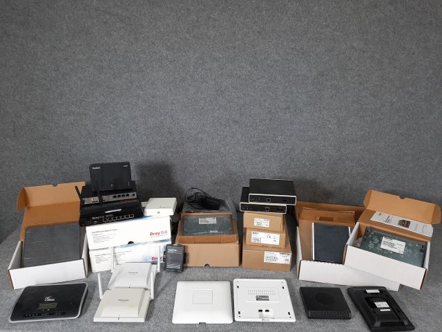 Collection with IT / telecom units - PS Auction - We value the future ...