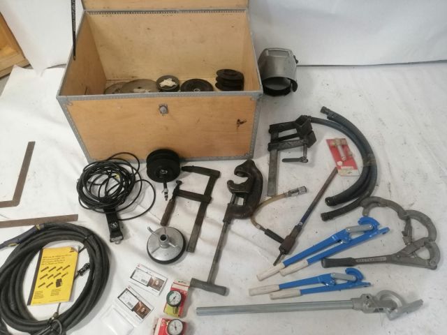 Fitter box with plumbing accessories - PS Auction - We value the future ...