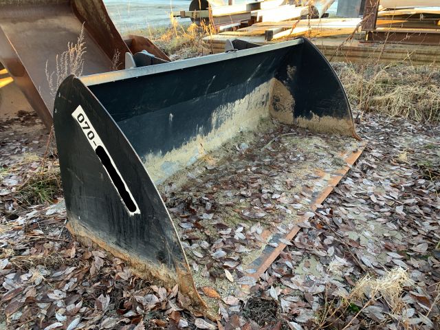 Material bucket 222cm Large BM with quick adapter Small BM - PS Auction ...