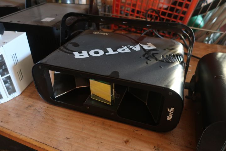 7 disco lamps, different models - i.a. Martin Raptor - PS Auction - We ...