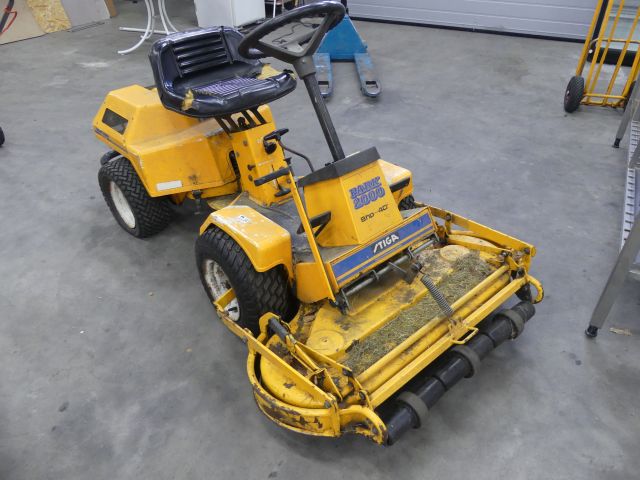 Front mower Stiga park 2000 - PS Auction - We value the future ...