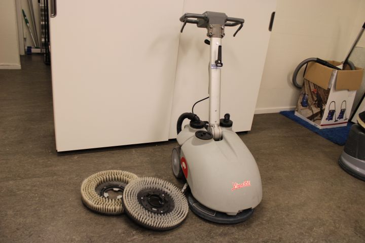 Skurmaskin - Comac, Vispa 35E - Auktioner online - Nätauktioner ...