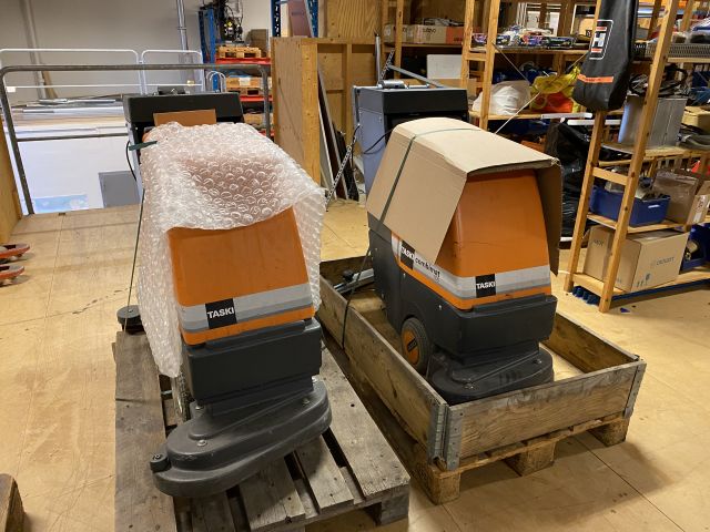 Two floor scrubbers - TASKI, Co 1100 [Rep. object] - PS Auction - We ...