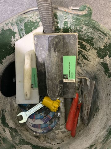 Masonry bucket with various hand tools - PS Auction - We value the ...