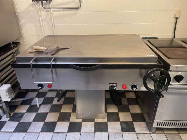 Tiltable frying table - PS Auction - We value the future - Largest in ...