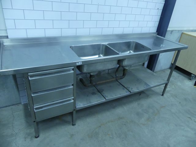 Stainless steel bench with double sockets 65 x 240 cm - PS Auction - We ...